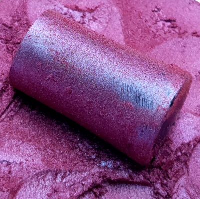 Magenta Plum Chrome colour shift mica pigment | Micamoma.co.uk